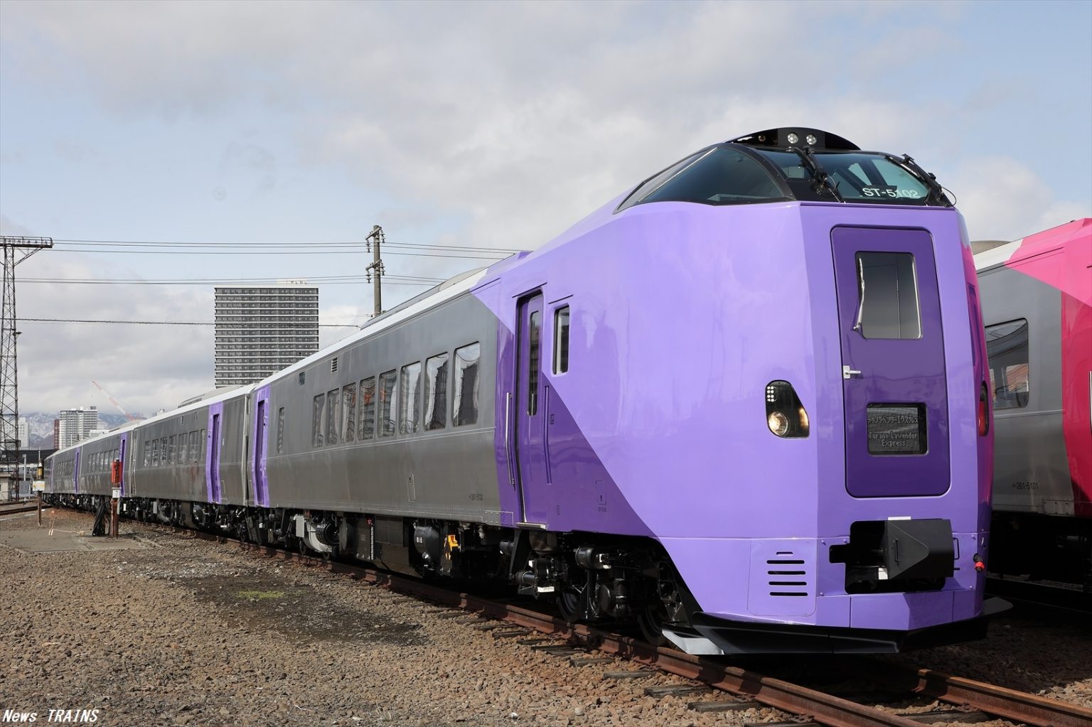 【北海道旅客鉄道】キハ261系5000番台「ラベンダー」編成を報道関係者に公開 | 鉄道ニュース News TRAINS ニューストレインズ