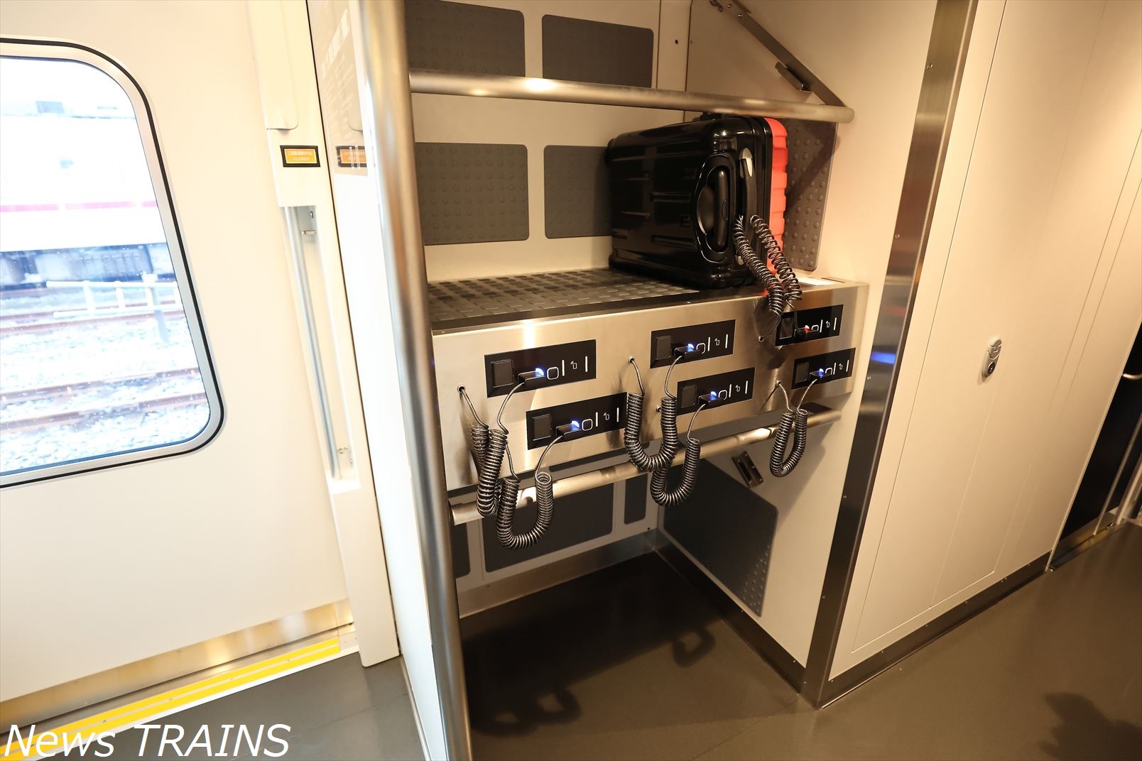 【東武鉄道】特急スペーシアの新型車両「N100系 スペーシアX」を公開 車内編＜Photo report＞ | 鉄道ニュース News TRAINS ニューストレインズ